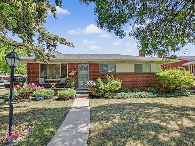 7292 Fairwood Dr, Dearborn Heights, MI 48127