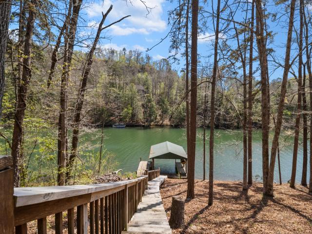 729 Cliffs Edge Road