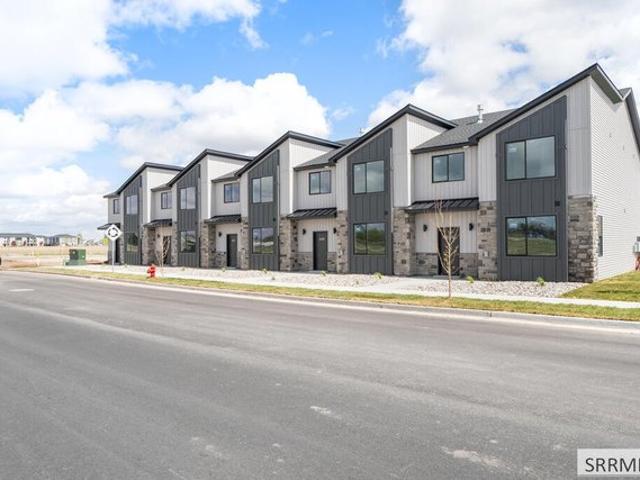 729 Curlew Dr, Ammon, ID 83406