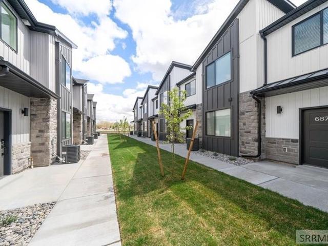729 Curlew Dr, Ammon, ID 83406