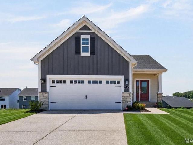 729 Barnwood Hill Dr, O'Fallon, MO 63385