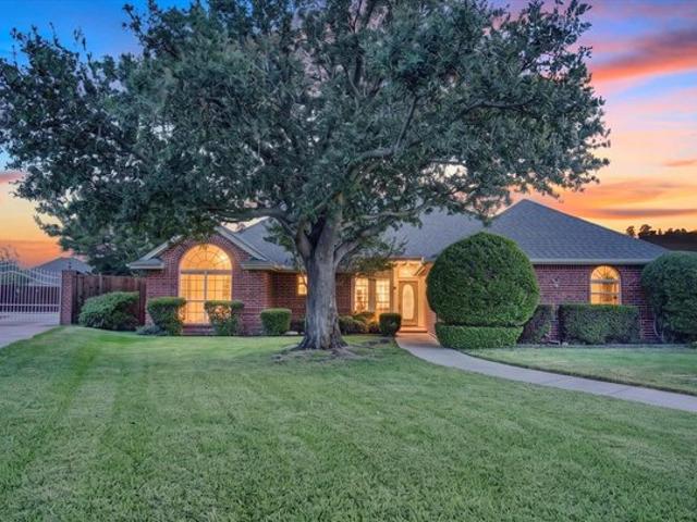 729 Bent Tree Ct, Hurst, TX 76054