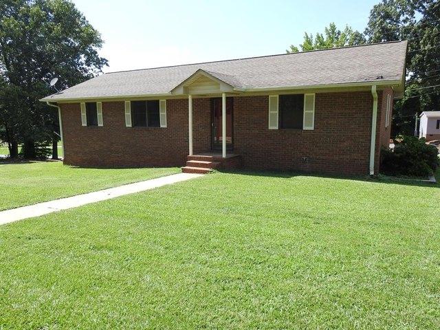 729 Darlington St, Calhoun Falls, SC 29628