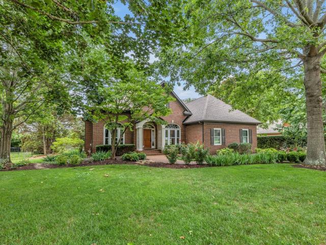 729 Harrow Ln