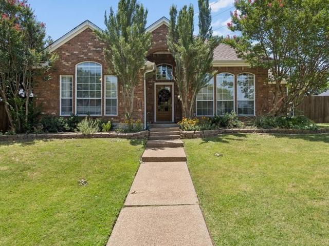 729 Herman Dr, Hurst, TX 76054