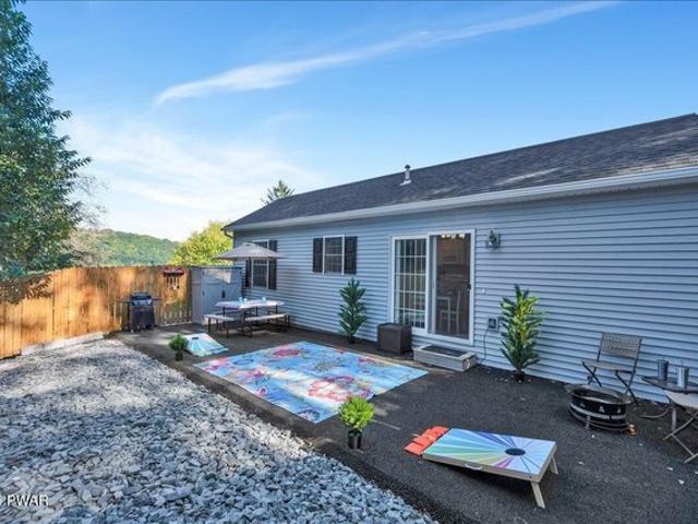 729 High St, Honesdale, PA 18431