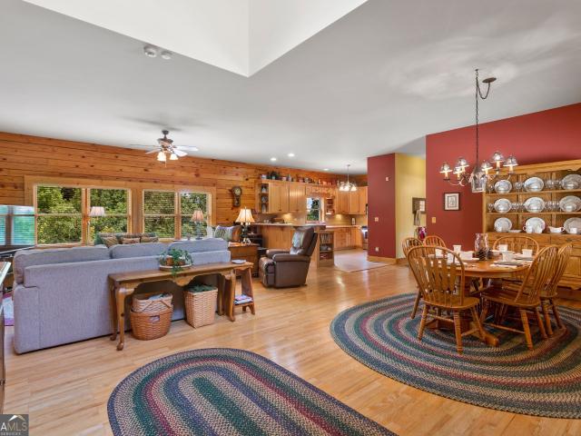 729 Huckleberry Way