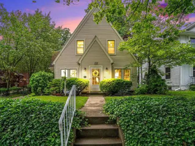729 OAKDALE AVE, JACKSON, MI 49203 Single Family Residence For.