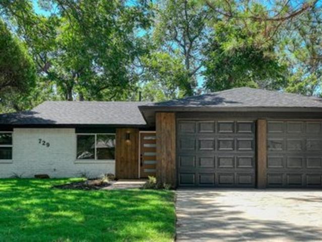 729 Oakwood Ave, Hurst, TX 76053