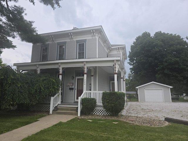 729 Locust St, Carthage, IL 62321