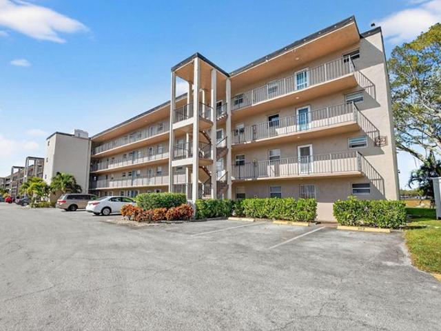 729 Lori Dr Apt 302, Palm Springs, FL 33461
