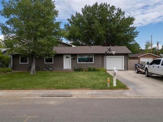 729 Montana Ave, Lovell, WY 82431