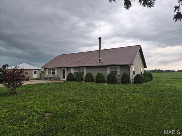 729 N 2650th Ave, Ursa, IL 62376