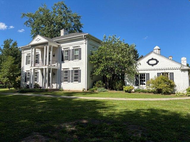 729 N Cherry St, Mount Carmel, IL 62863