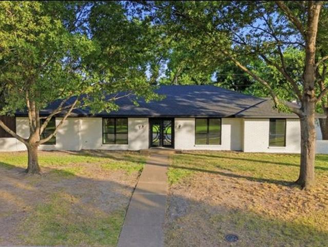 729 Surrey Cir, Grand Prairie, TX 75050