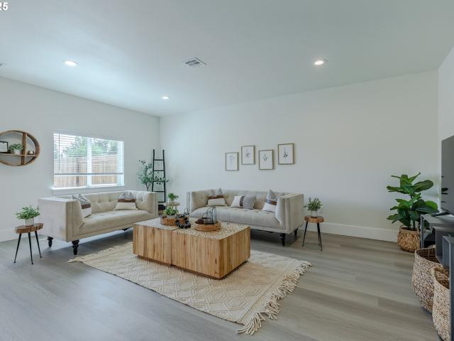 729 periander way