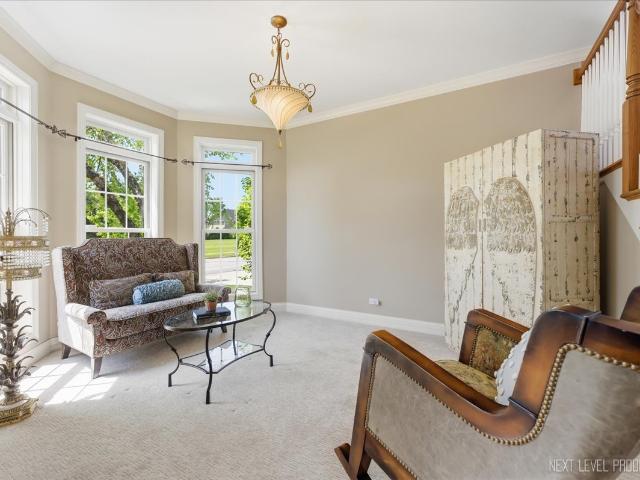 729 W Thornwood Drive