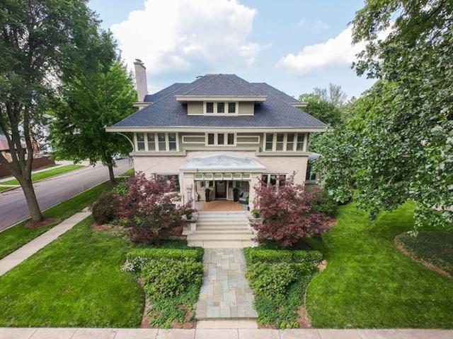 729 W Downer Pl, Aurora, IL 60506