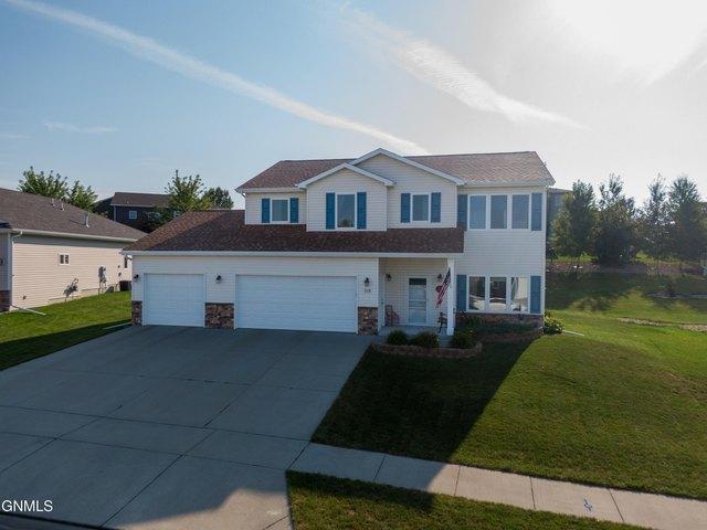729 Walter Way, Bismarck, ND 58503