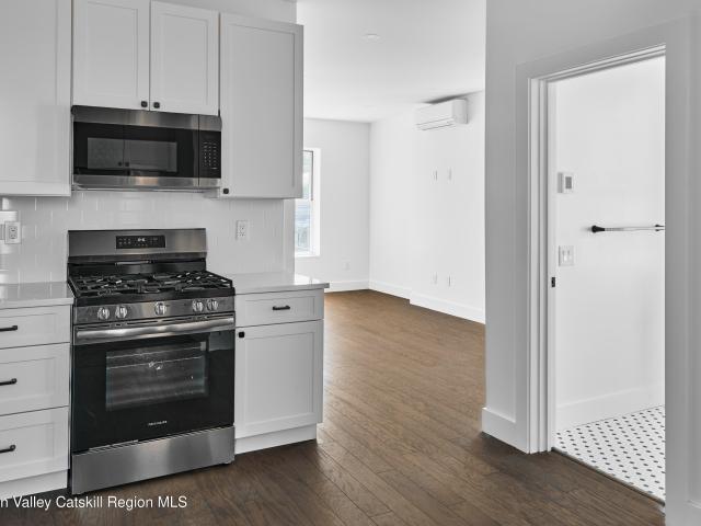 72 74 Green St, Unit 72B, Hudson, NY 12534 | MLS #20261 | Compass