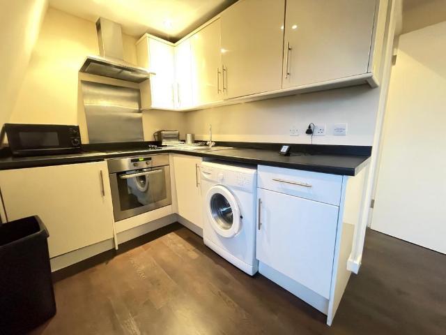 72 76 Eversholt Street, London NW1 2 bed apartment to rent £2,600 pcm £600 pw