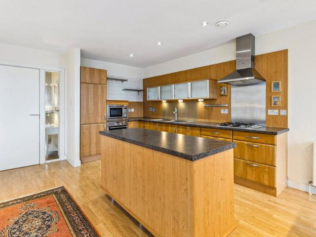 7/2, 202 Elliot Street
