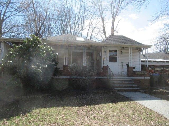 72 Teneyck Ave, Greenwood Lake, NY 10925