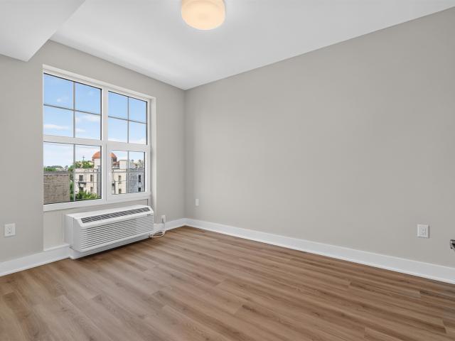 72 Vroom St # 401