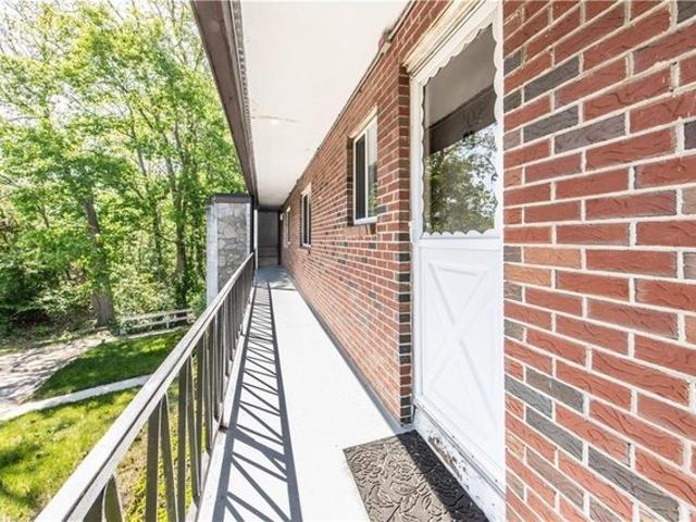 72 W Shore Rd Apt 202, Warwick, RI 02889