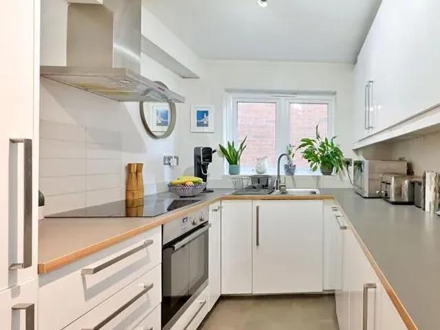 72 Worple Road, London, SW19 4HX, United Kingdom | 2 bed house for rent #167382673 | Rentberry