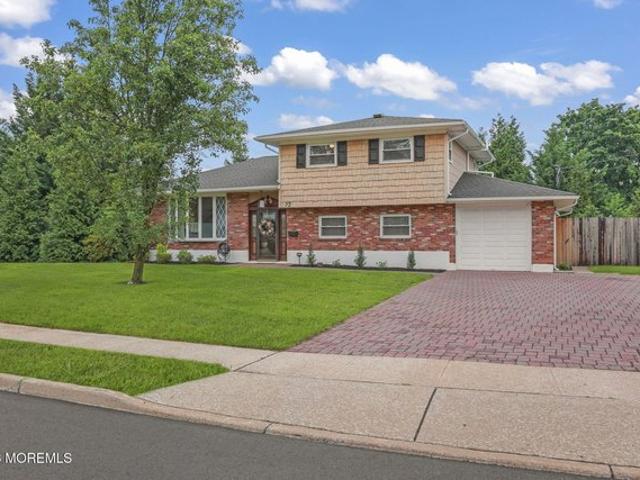 72 Wynnewood Ct, Freehold, NJ 07728