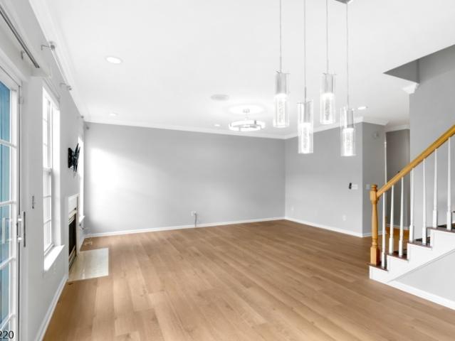 72 Albert Ct
