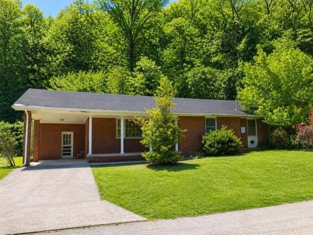 72 Auxier Hts, Auxier, KY 41602