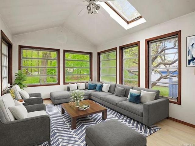 72 Avery Ave, Milford, CT 06460