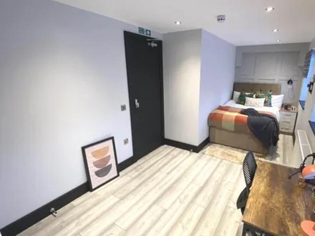 72 Balmoral Drive, Borehamwood, WD6 2RB, United Kingdom | Room for rent #139544861 | Rentberry