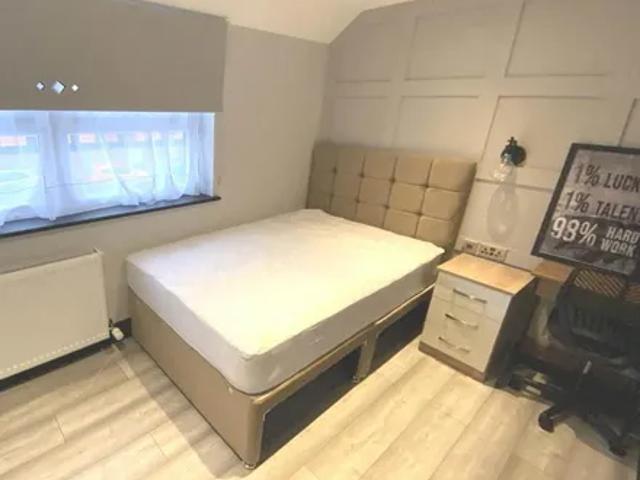 72 Balmoral Drive, Borehamwood, WD6 2RB, United Kingdom | Room for rent #139545356 | Rentberry
