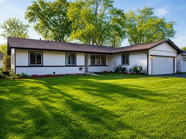 72 Braemar Dr, Elk Grove Village, IL 60007