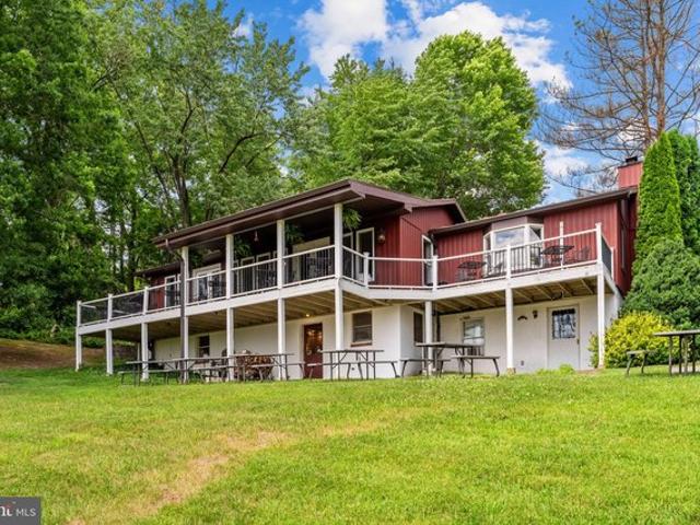 72 Christmas Tree Ln, Washington, VA 22747