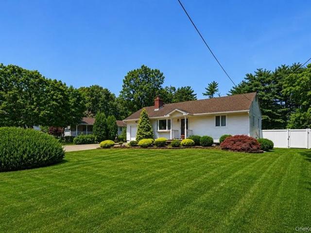 72 Dix Hwy, Dix Hills, NY 11746