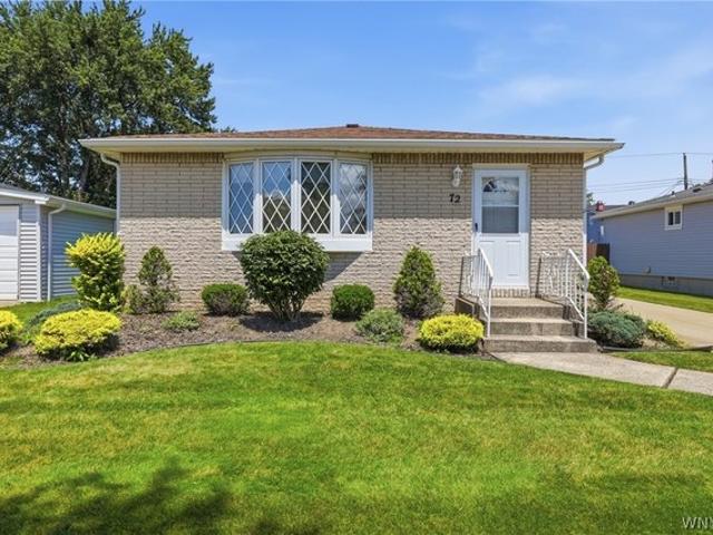 72 E Cherbourg Dr, Buffalo, NY 14227