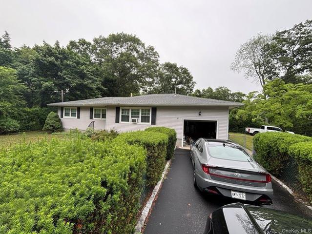 72 Fanning Blvd, Riverhead, NY 11901