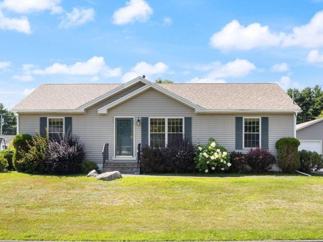 72 Glen St, Augusta, ME 04330