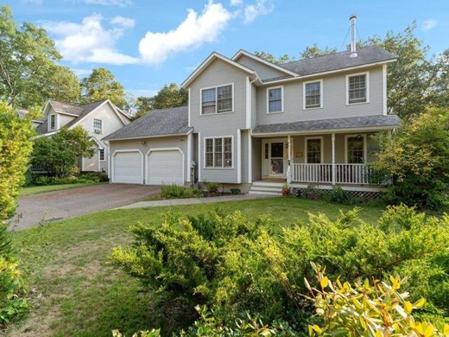 72 Grey Meadow Dr, Burlington, VT 05408
