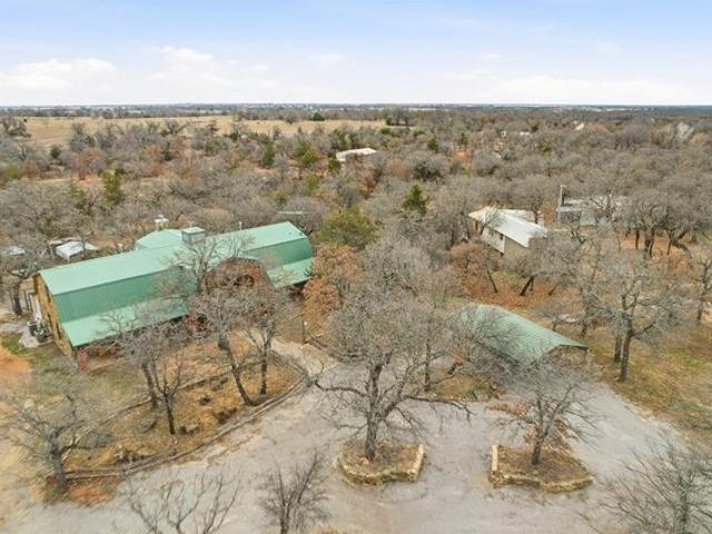 72 Hidden Oaks Dr, Indiahoma, OK 73552