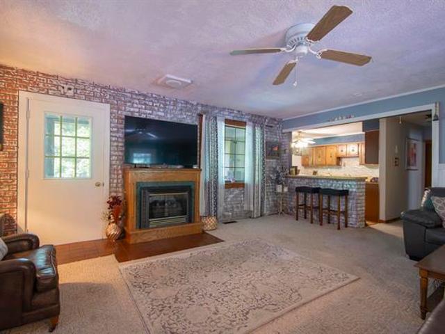 72 Holt Road
