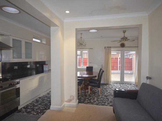 72 Icknield Drive, IG2 6SD 4 bed end of terrace house to rent £2,600 pcm £600 pw