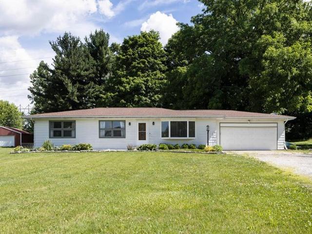 72 Lake Dr SW, Pataskala, OH 43062