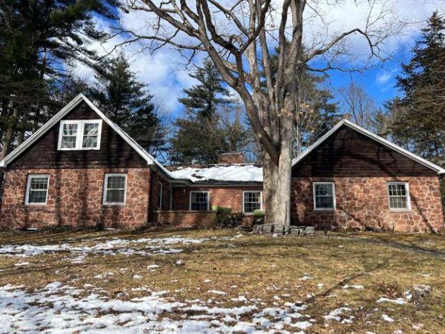 72 Lawrence Ave, Avon, CT 06001