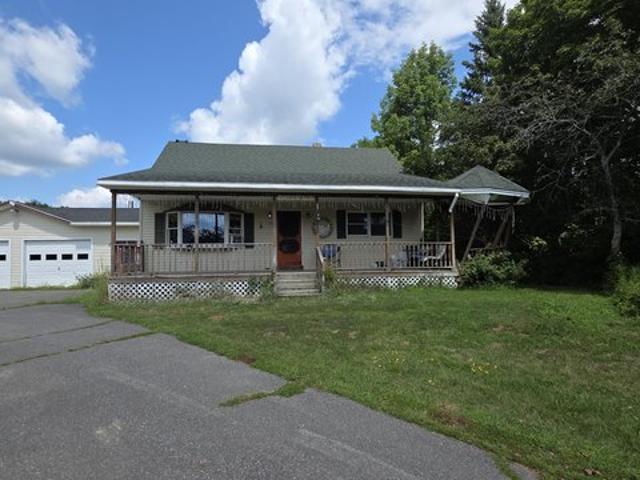 72 Main St, Albion, ME 04910