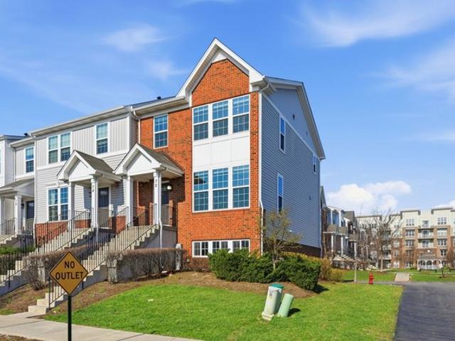 72 Nicholas Dr E, Des Plaines, IL 60016
